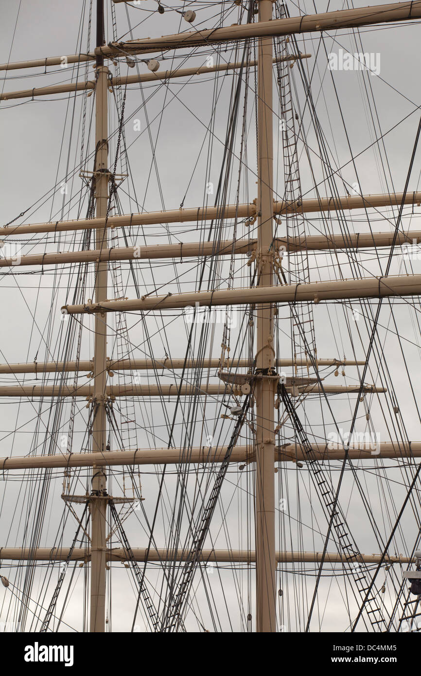 Tall masts hi-res stock photography and images - Alamy