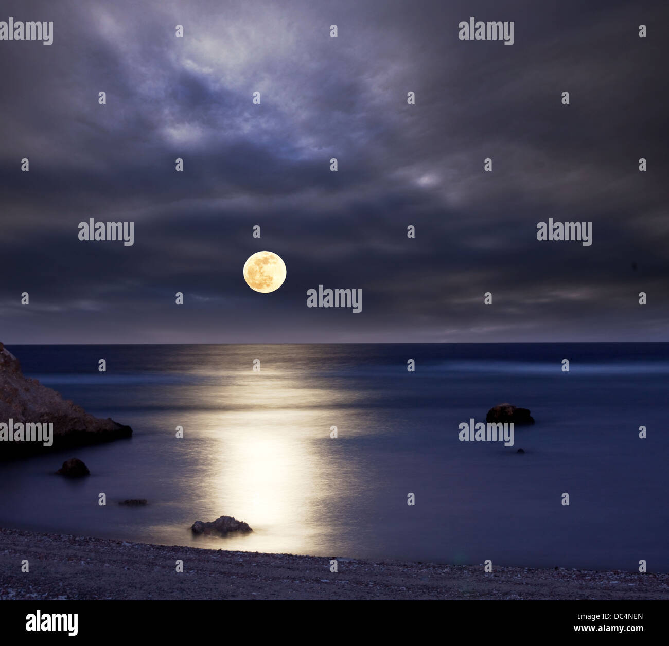 Soe evening hi-res stock photography and images - Alamy