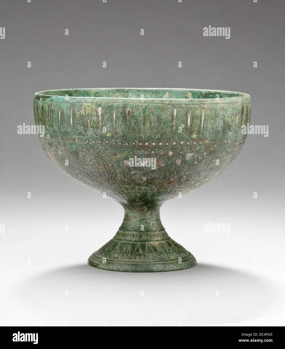Ancient egypt drinking vessels hi-res stock photography and images - Alamy