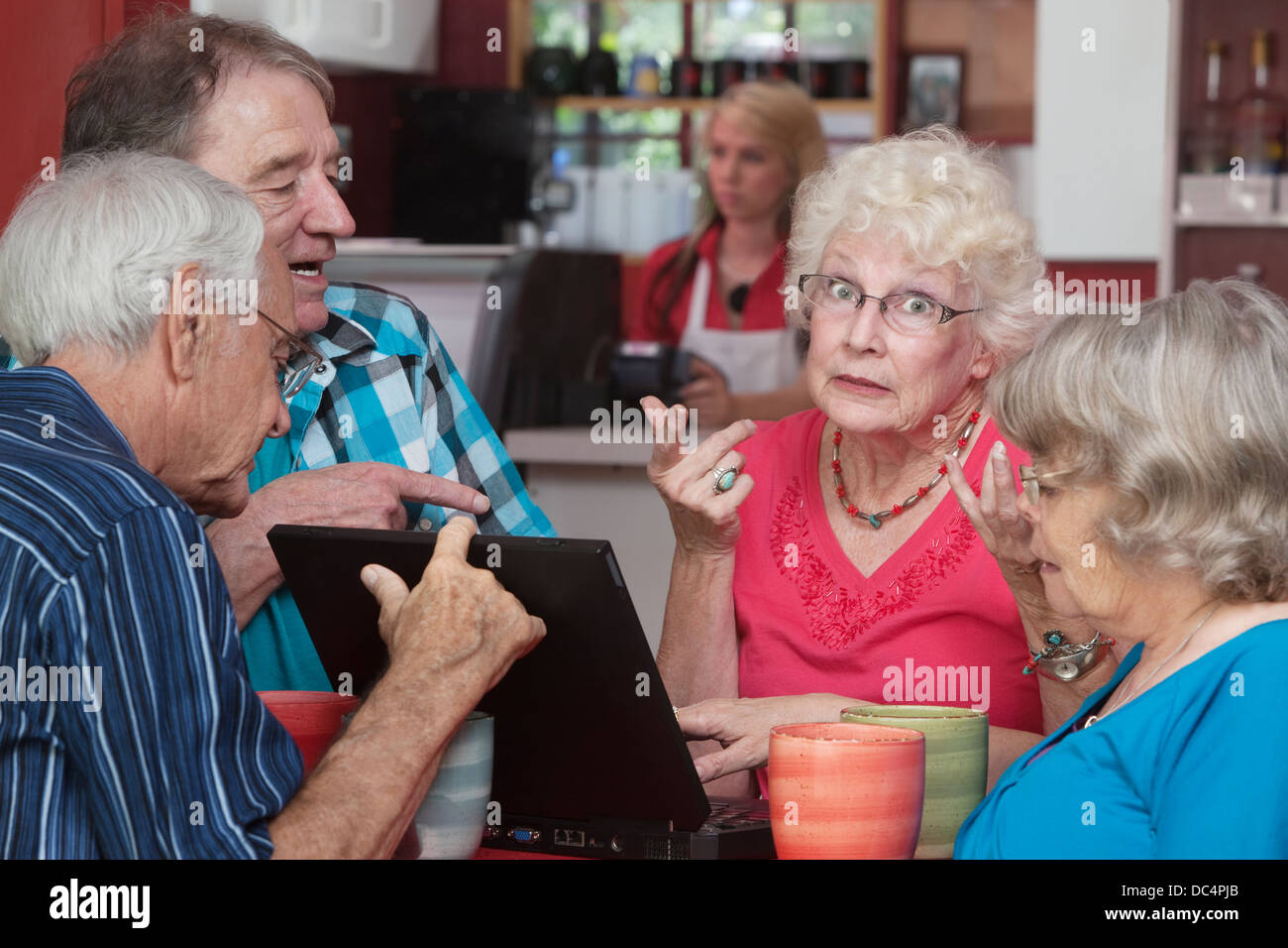 Man helping old lady computer hi-res stock photography and images - Alamy