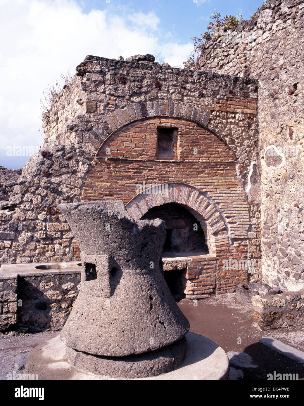 Bakery ruins including oven, Pompeii, Nr. Naples, Campania, Italy ...