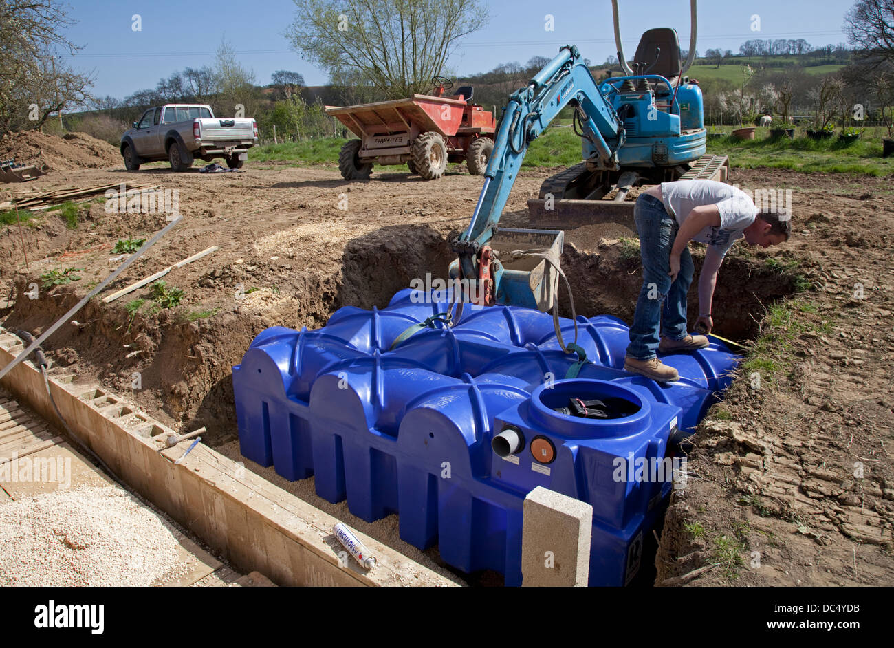 Installing Stormsaver rainwater harvesting tank Colemans Hill Farm ...