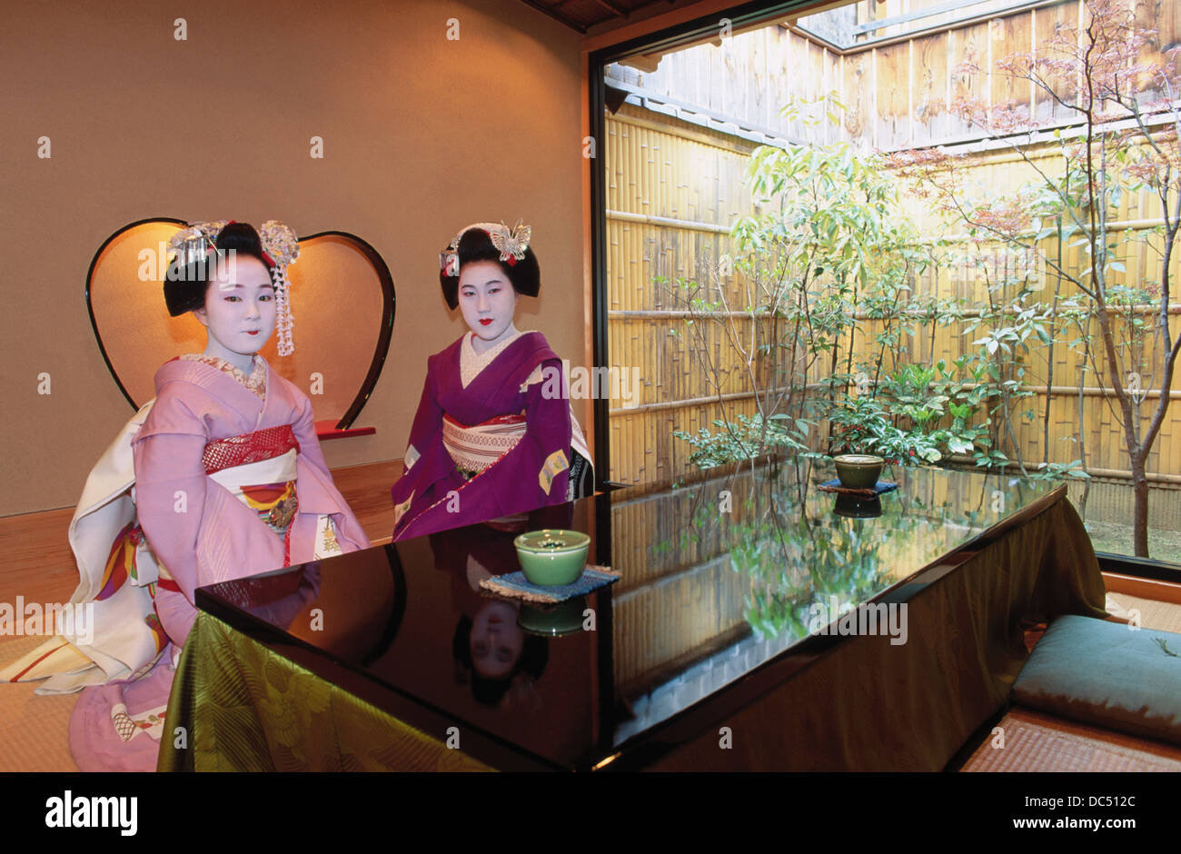 Geisha tea house hi-res stock photography and images - Alamy