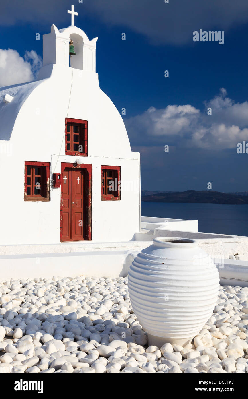 Tiny greek churches hi-res stock photography and images - Alamy