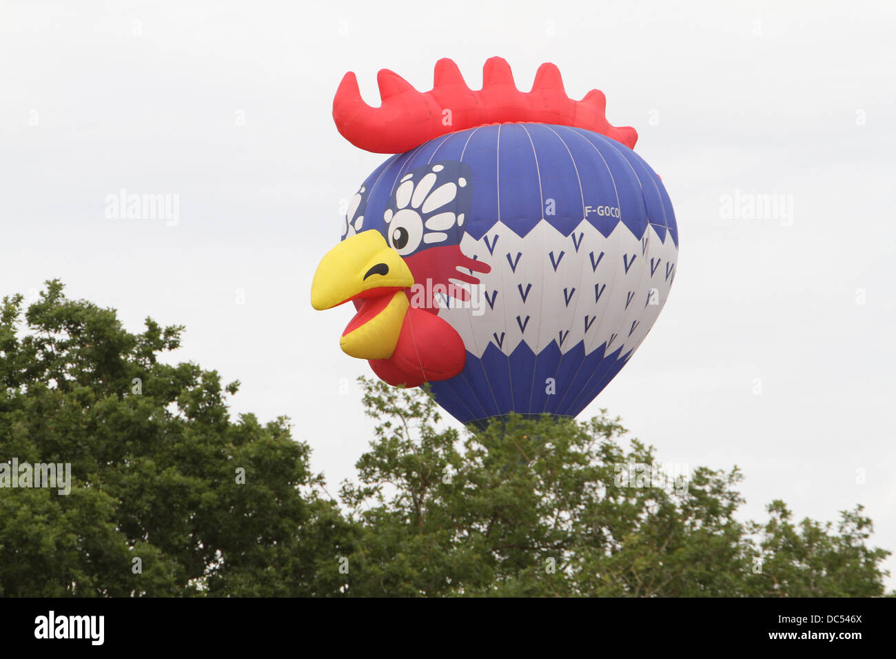 Bristol,UK,8th August 2013, A chicken Hot air balloon plays chicken ...