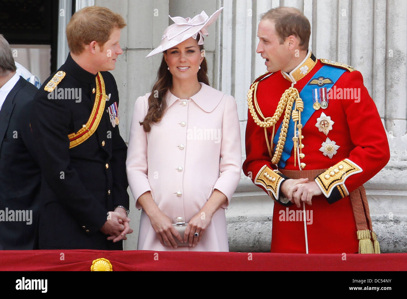 The duchess of cambridge on the balcony of buckingham palace High ...