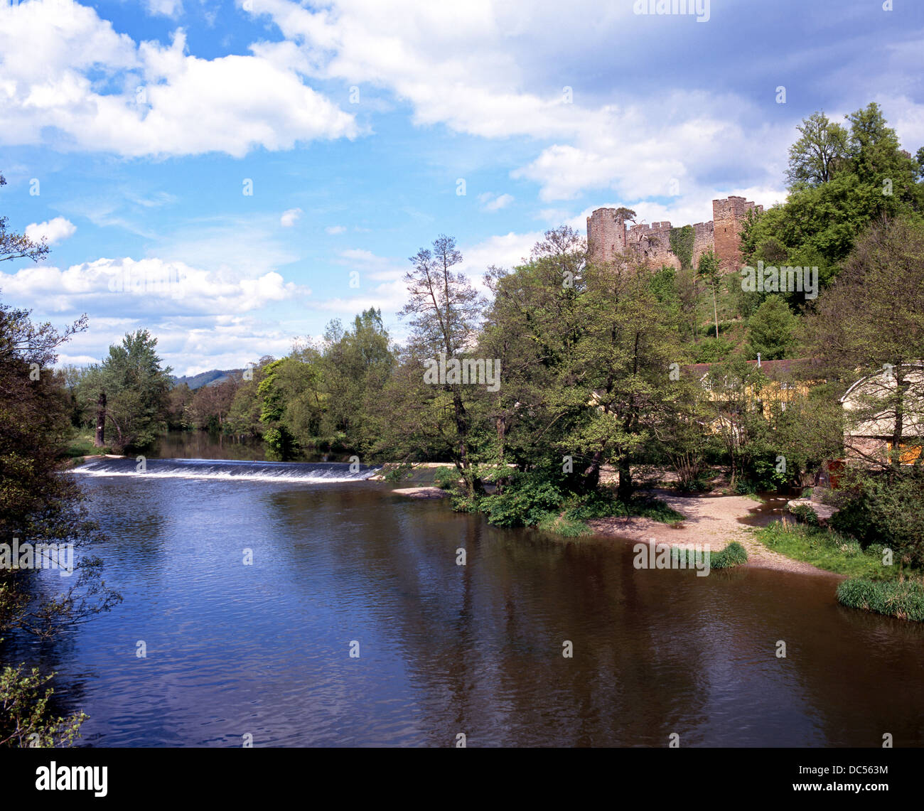 River Teme and Castle, Ludlow, Shropshire, England, UK, Western Europe ...