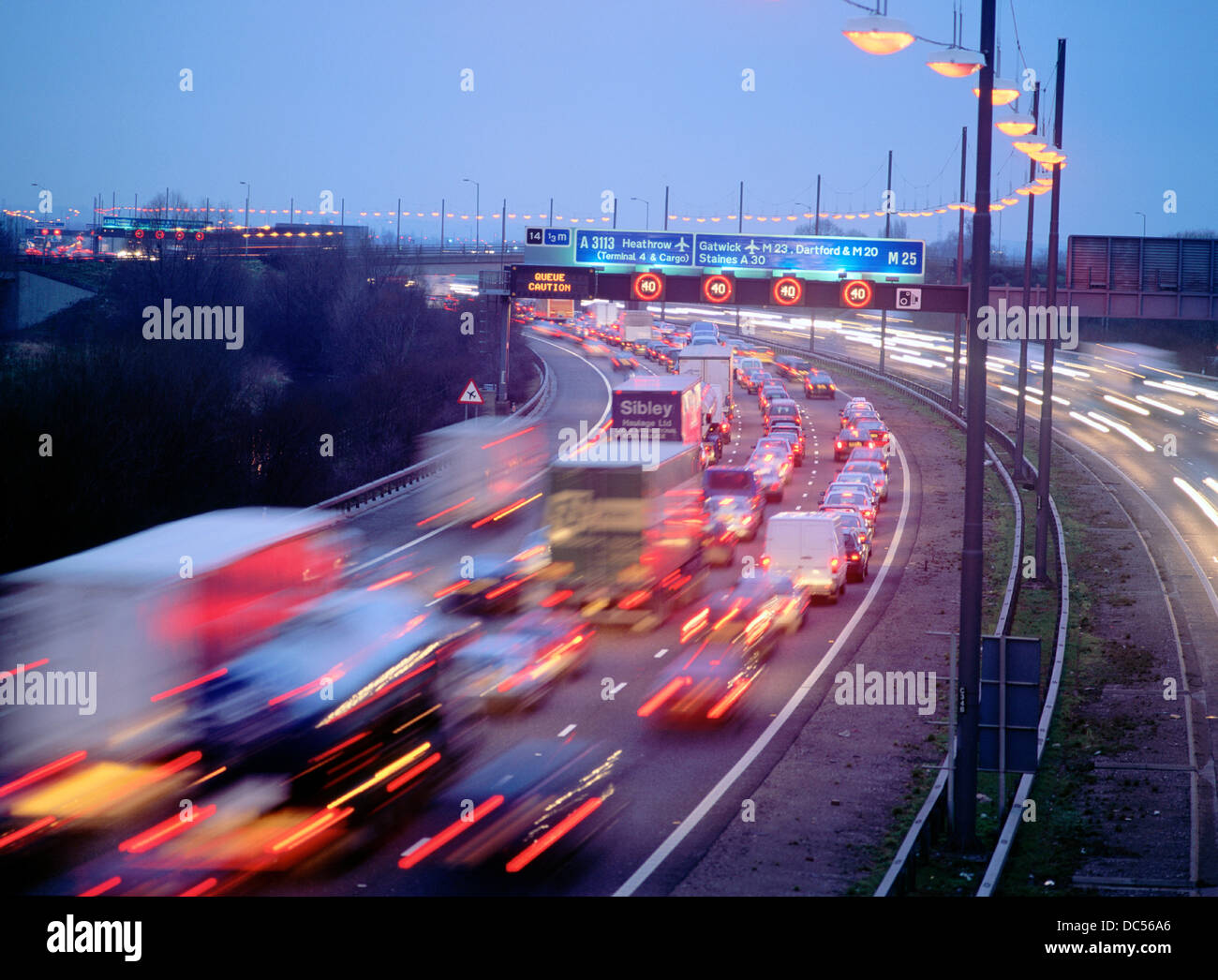 M25 motorway dusk hi-res stock photography and images - Alamy