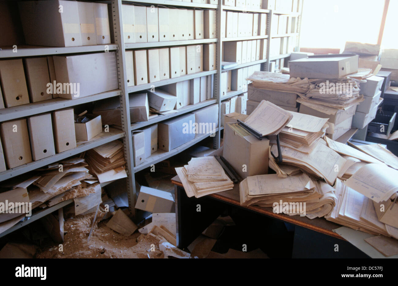 Filing cabinet messy hi-res stock photography and images - Alamy