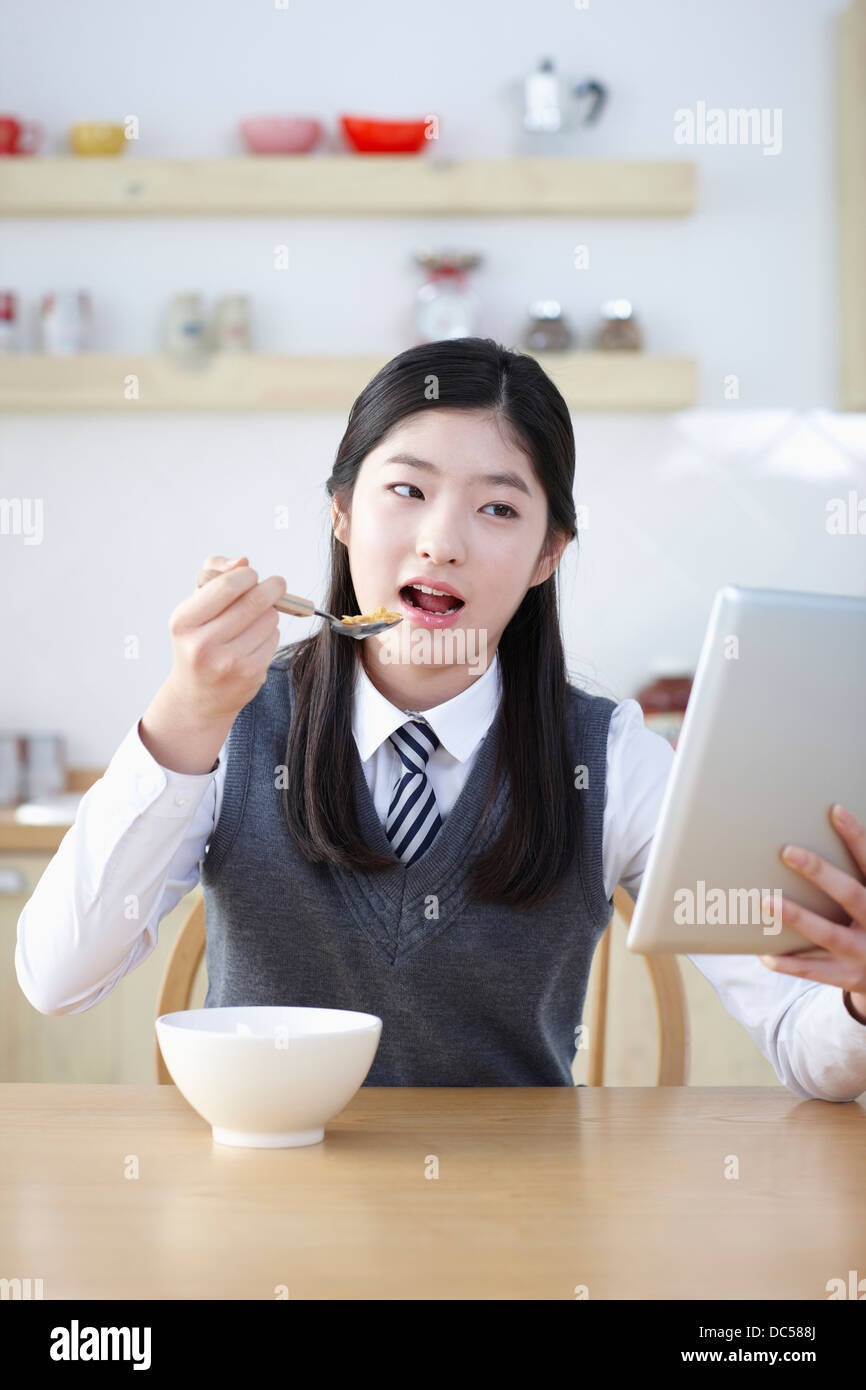 School girl eating cereal hi-res stock photography and images - Alamy