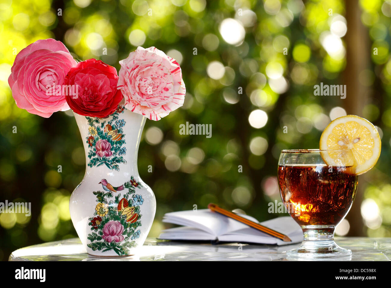 A typical scenario of an outdoor studio but, who was taking notes, has ...