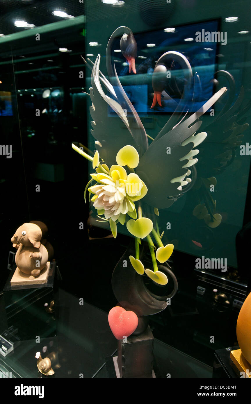 Black Swan Luxury Cake shop in Beijing, China Stock Photo - Alamy