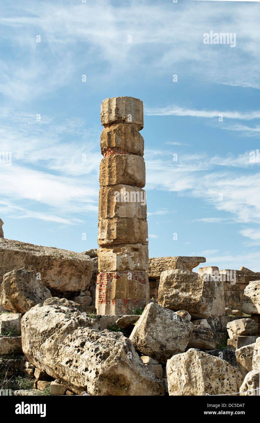 Doric column ruins hi-res stock photography and images - Alamy