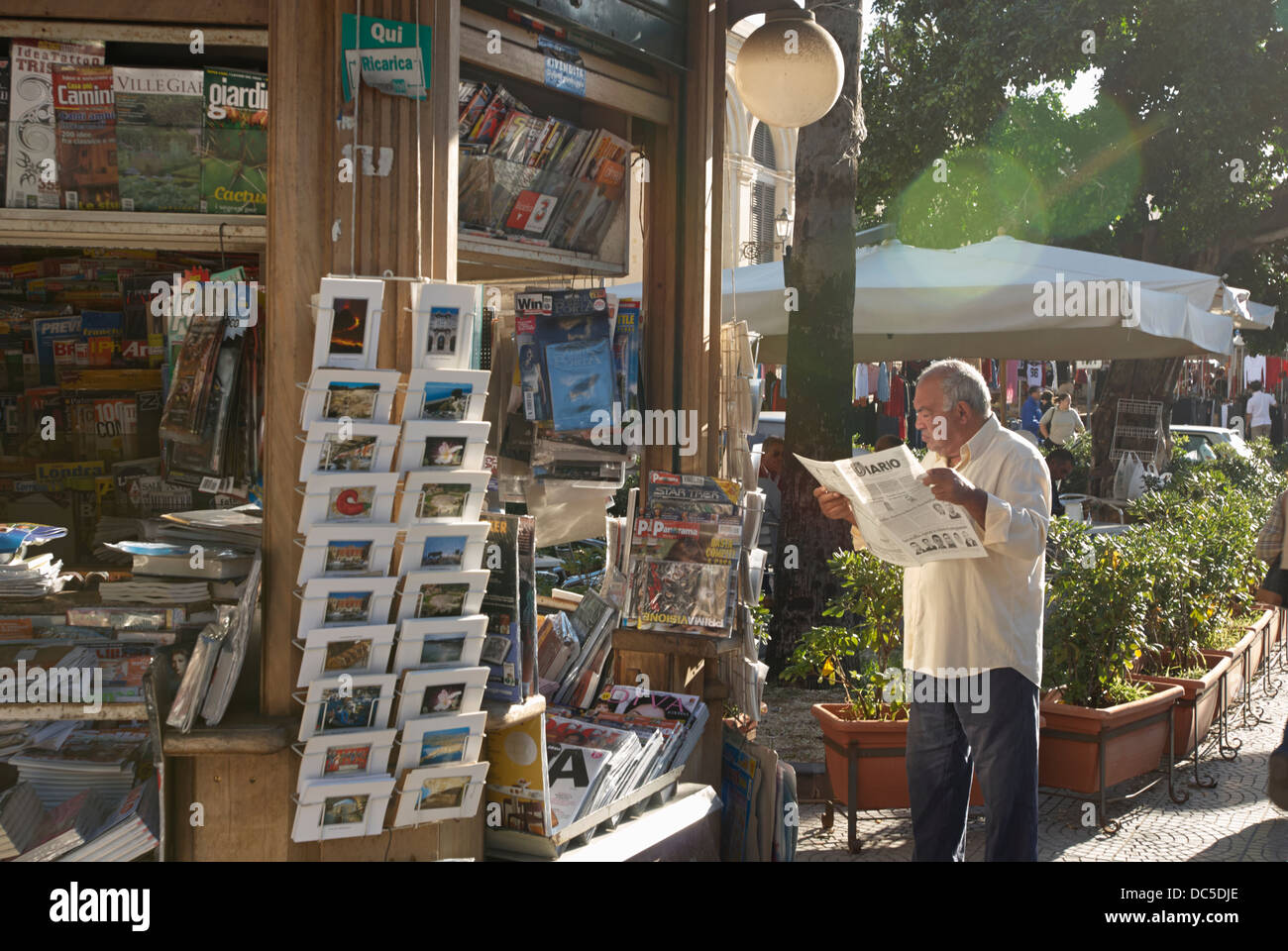 Man reading newspaper Siracusa Sicily Italy Stock Photo - Alamy