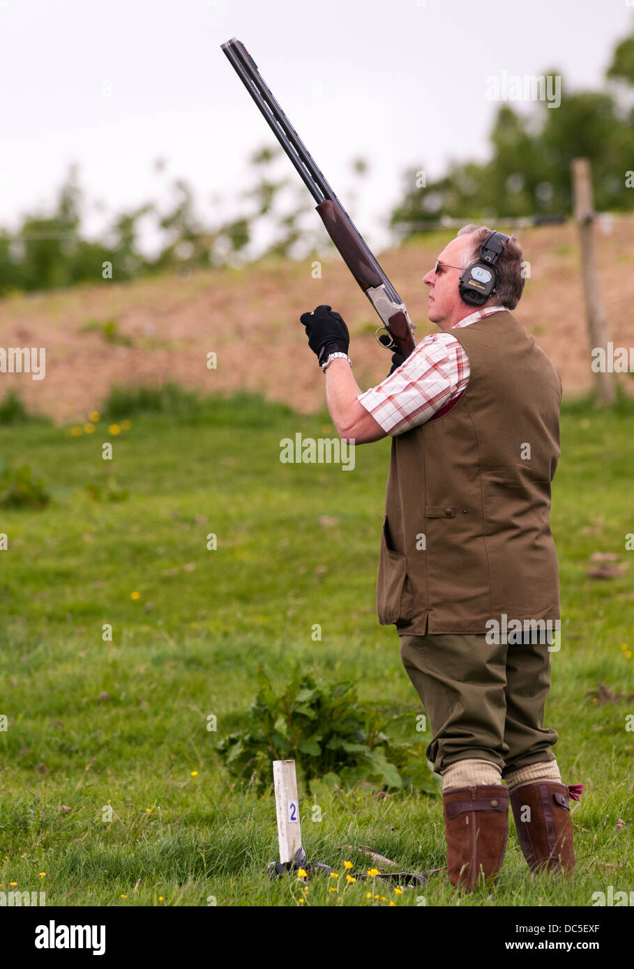 Clay shooting hi-res stock photography and images - Alamy