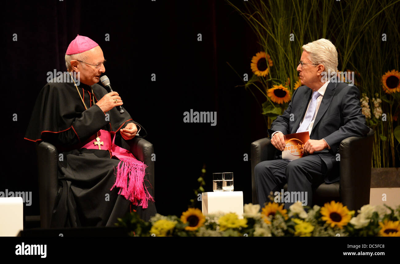 Freiburg, Germany. 09th Aug, 2013. Presentor Frank Elstner (R) talks ...
