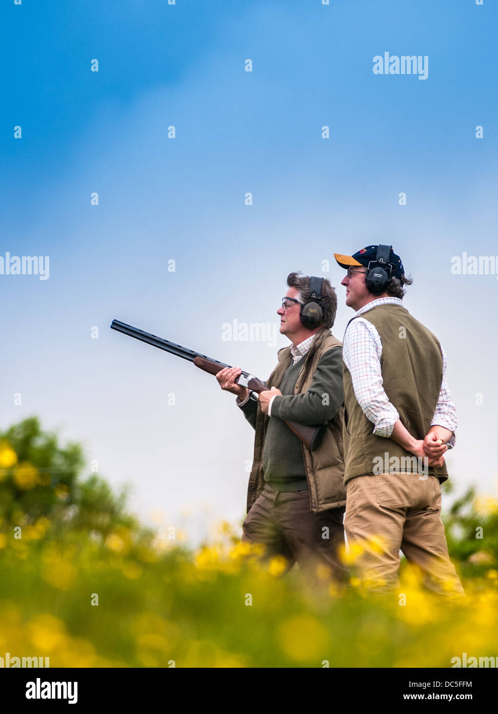Clay pigeon shooting uk hi-res stock photography and images - Alamy