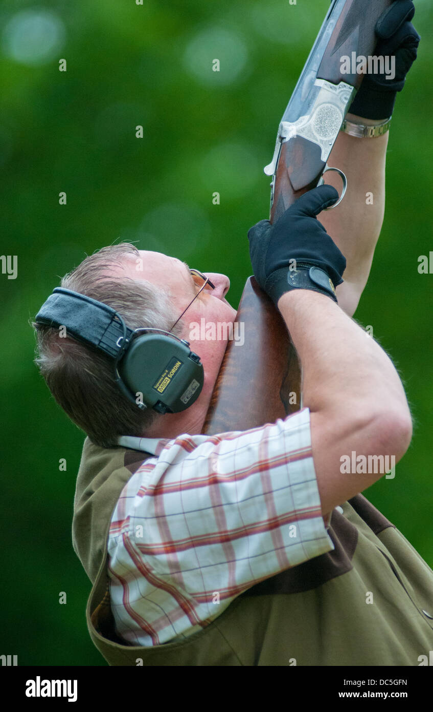 Clay shooting hi-res stock photography and images - Alamy