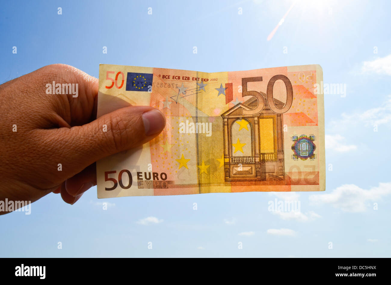 Hand holding 50 euro note hi-res stock photography and images - Alamy