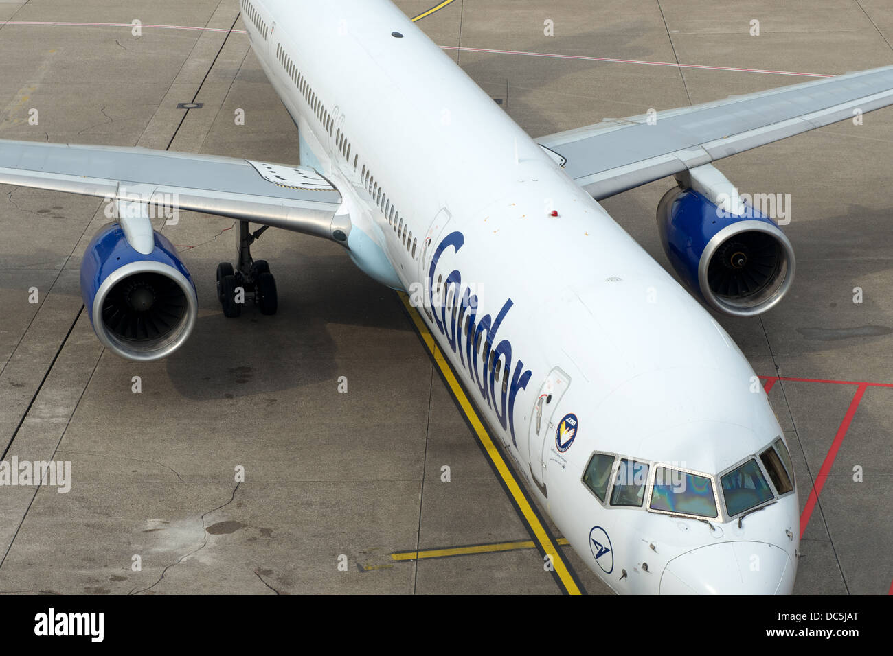 Condor airways boeing 757 500 hi-res stock photography and images - Alamy