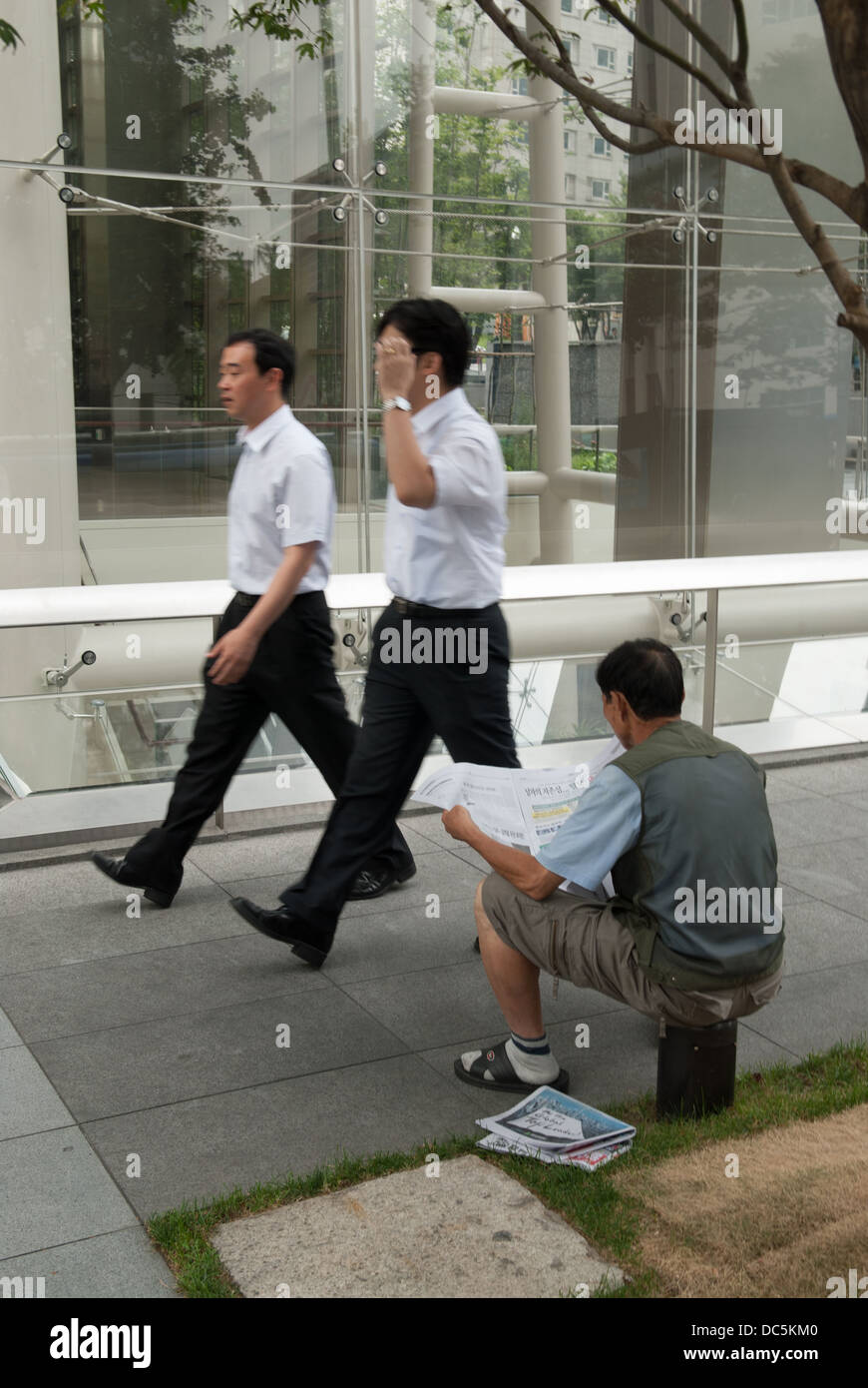 Reading lunchtime market hi-res stock photography and images - Alamy