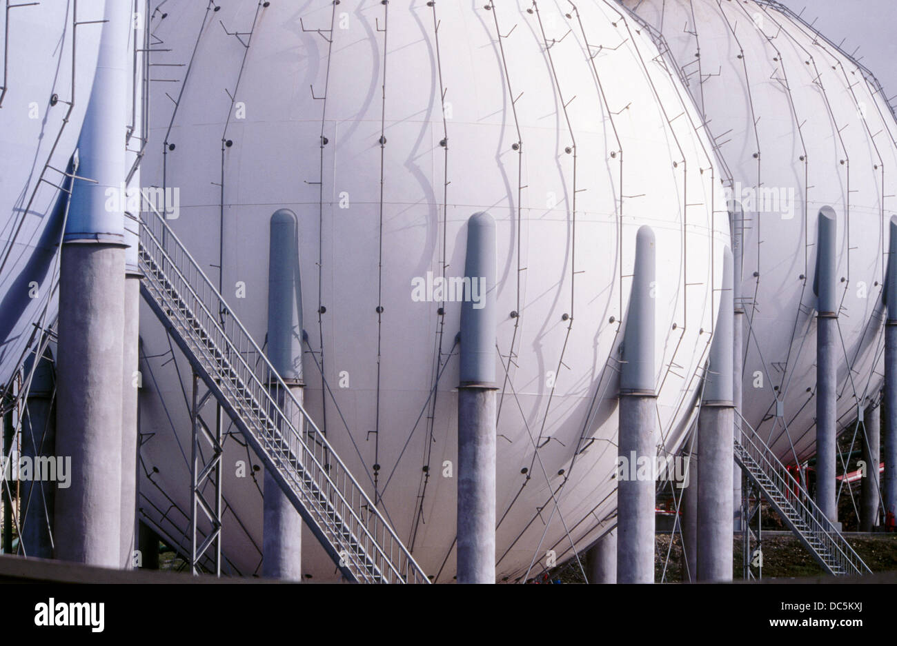 Butane gas tanks distribution plant hi-res stock photography and images ...