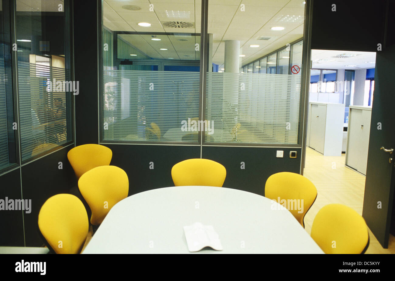 Empty meeting room Stock Photo - Alamy