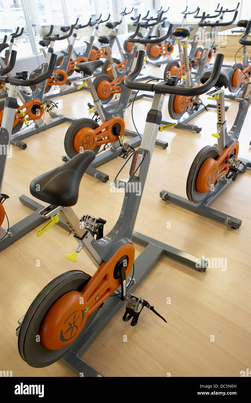 Spinning gym still hi-res stock photography and images - Alamy