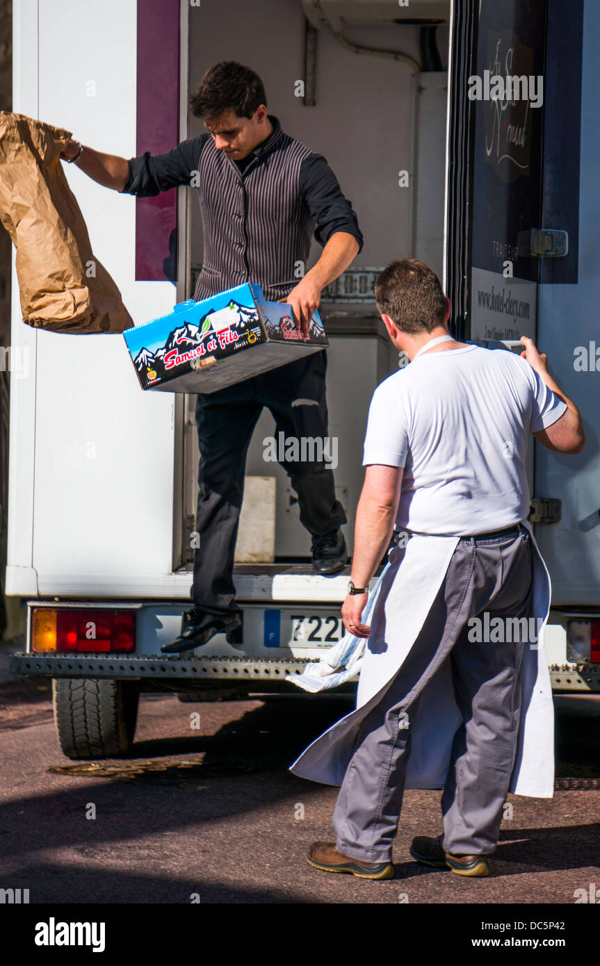 Van unloading hi-res stock photography and images - Alamy