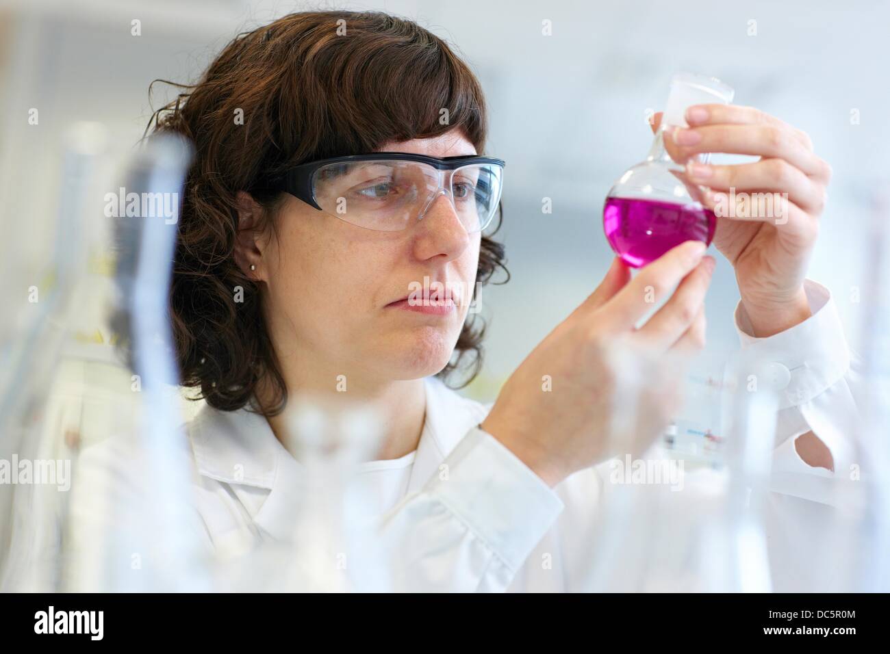 Synthesized product, synthesis lab, IkerChem research lab, design and ...