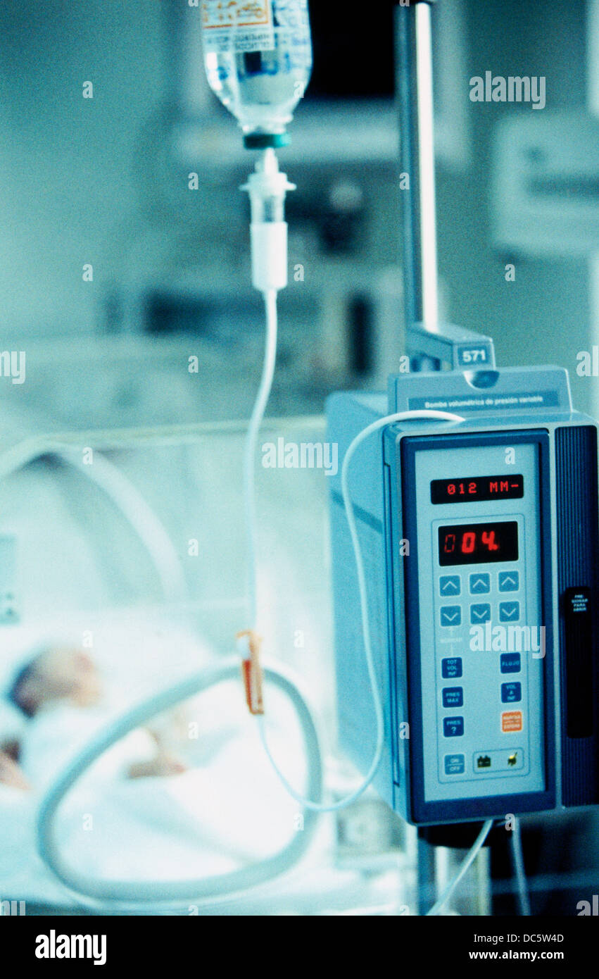 Iv drip newborn hi-res stock photography and images - Alamy