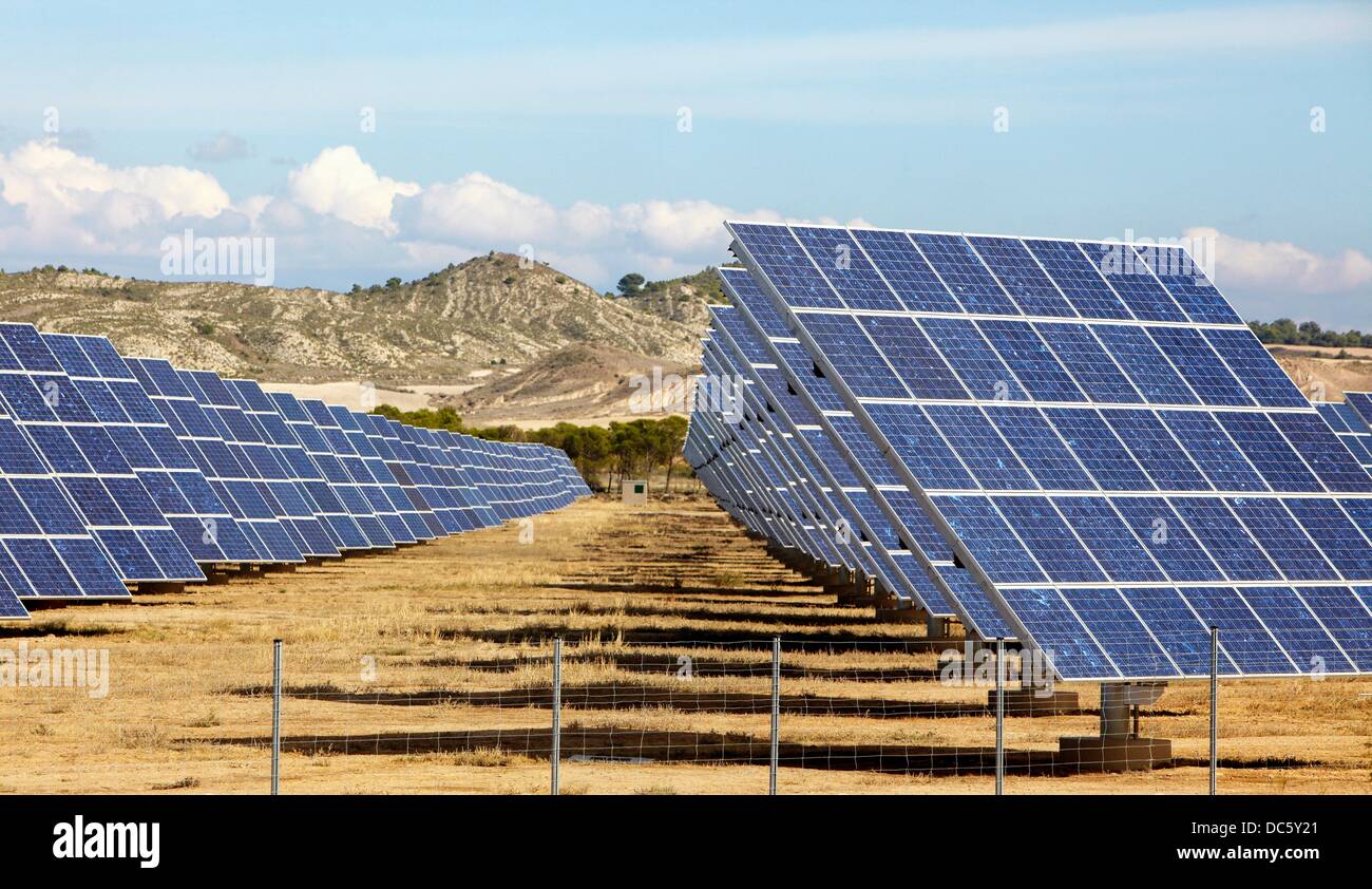 Solar panels, photovoltaics, solar power plant, Bardenas, Navarre ...
