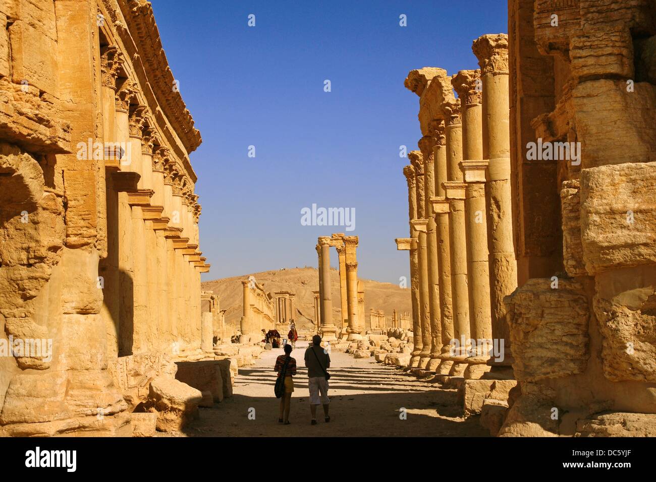Human columns hi-res stock photography and images - Alamy