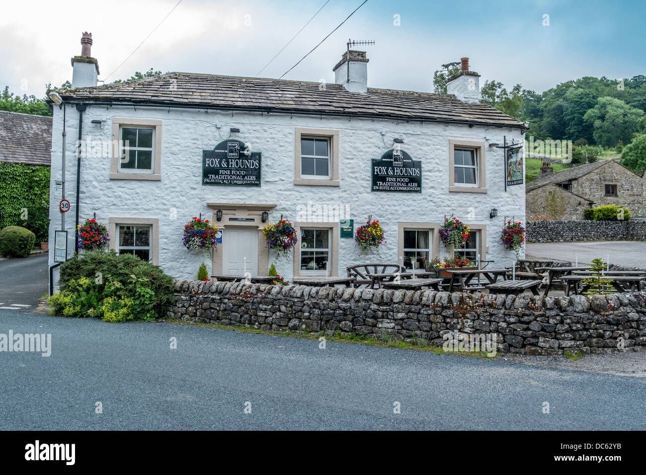 Fox and Hounds Inn at Starbottom North Yorkshire Dales Stock Photo - Alamy