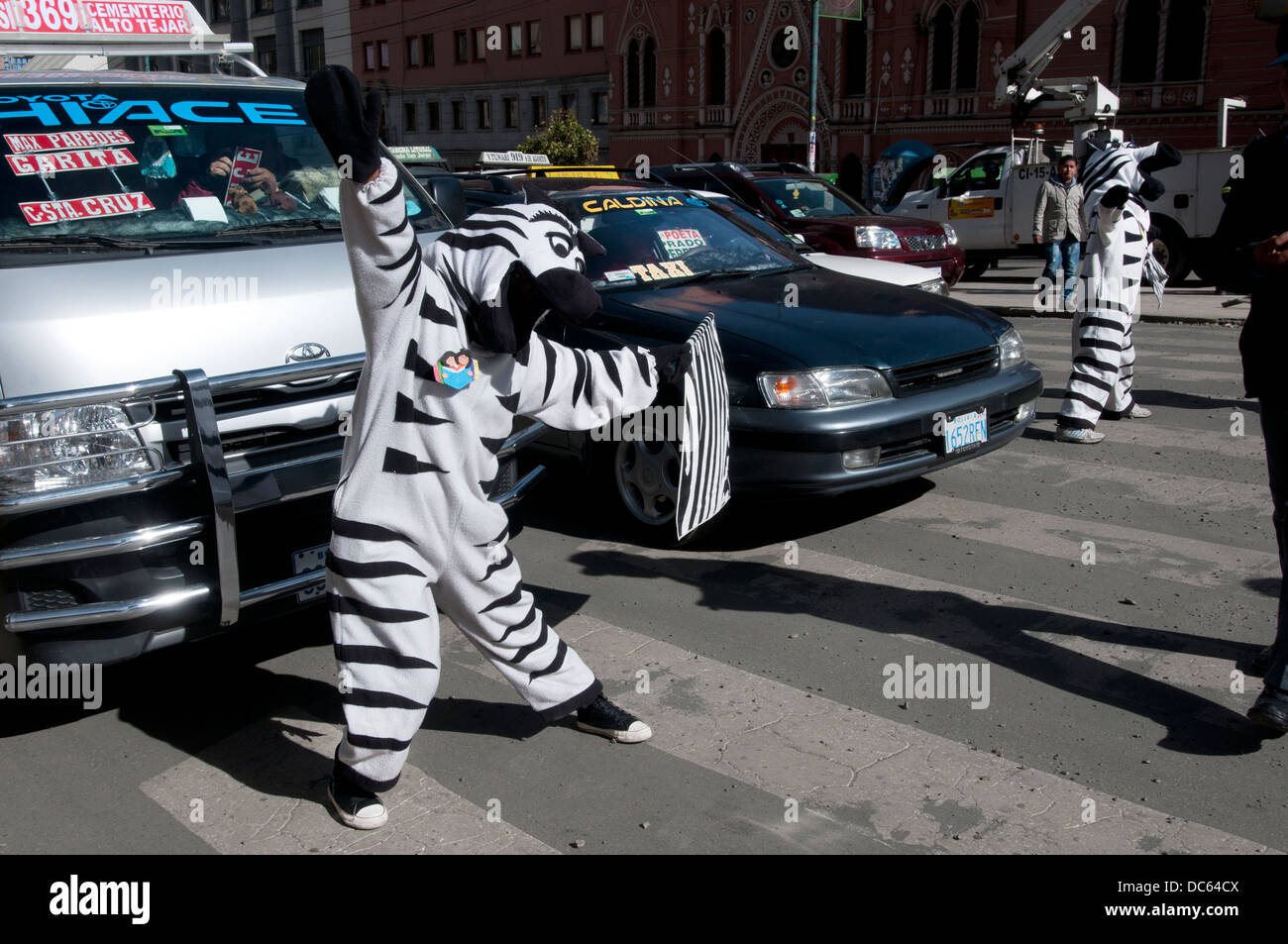 Zebras crossing road hi-res stock photography and images - Alamy
