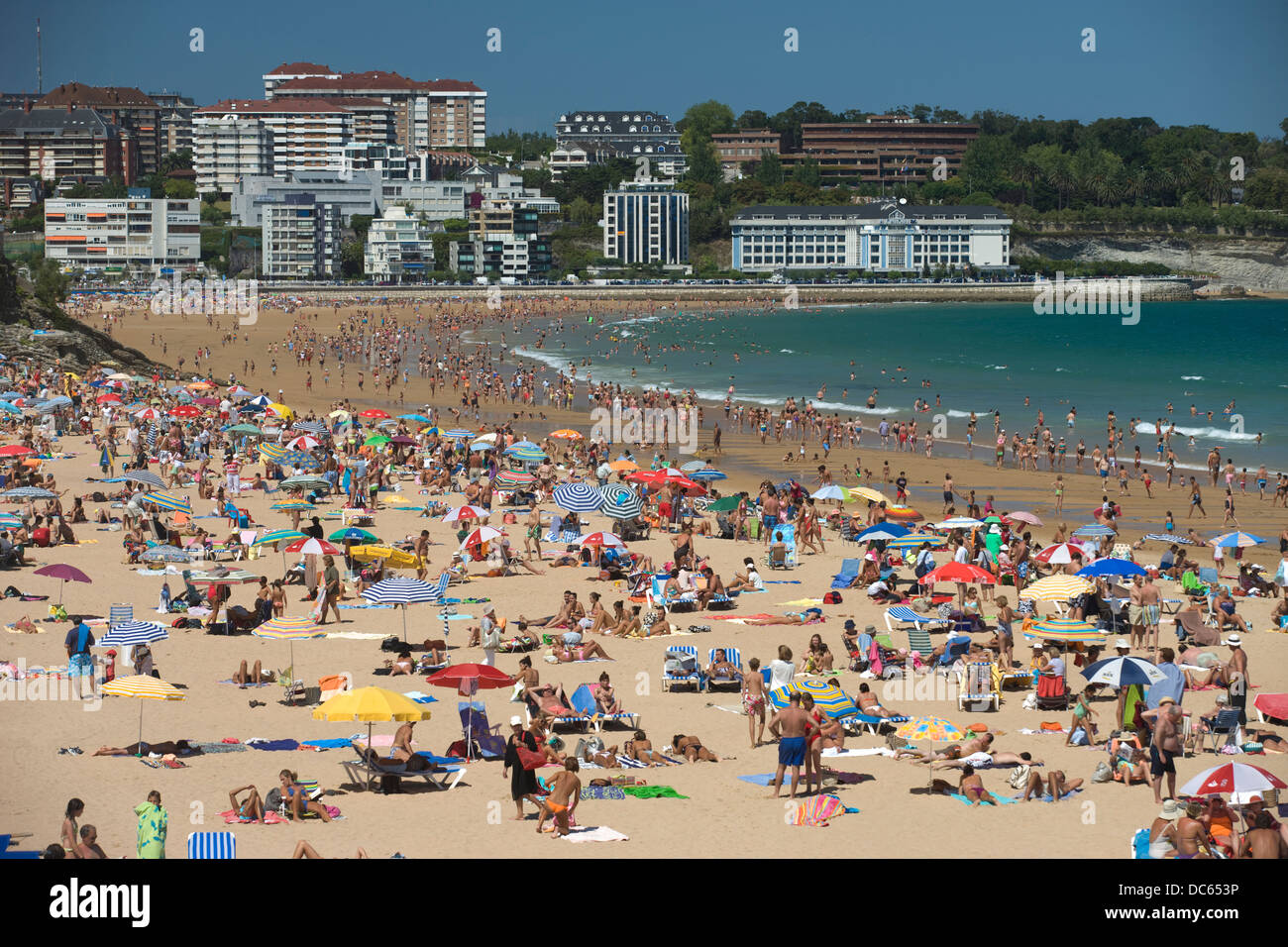 SUNBATHERS SARDINERO BEACH SANTANDER CANTABRIA SPAIN Stock Photo - Alamy