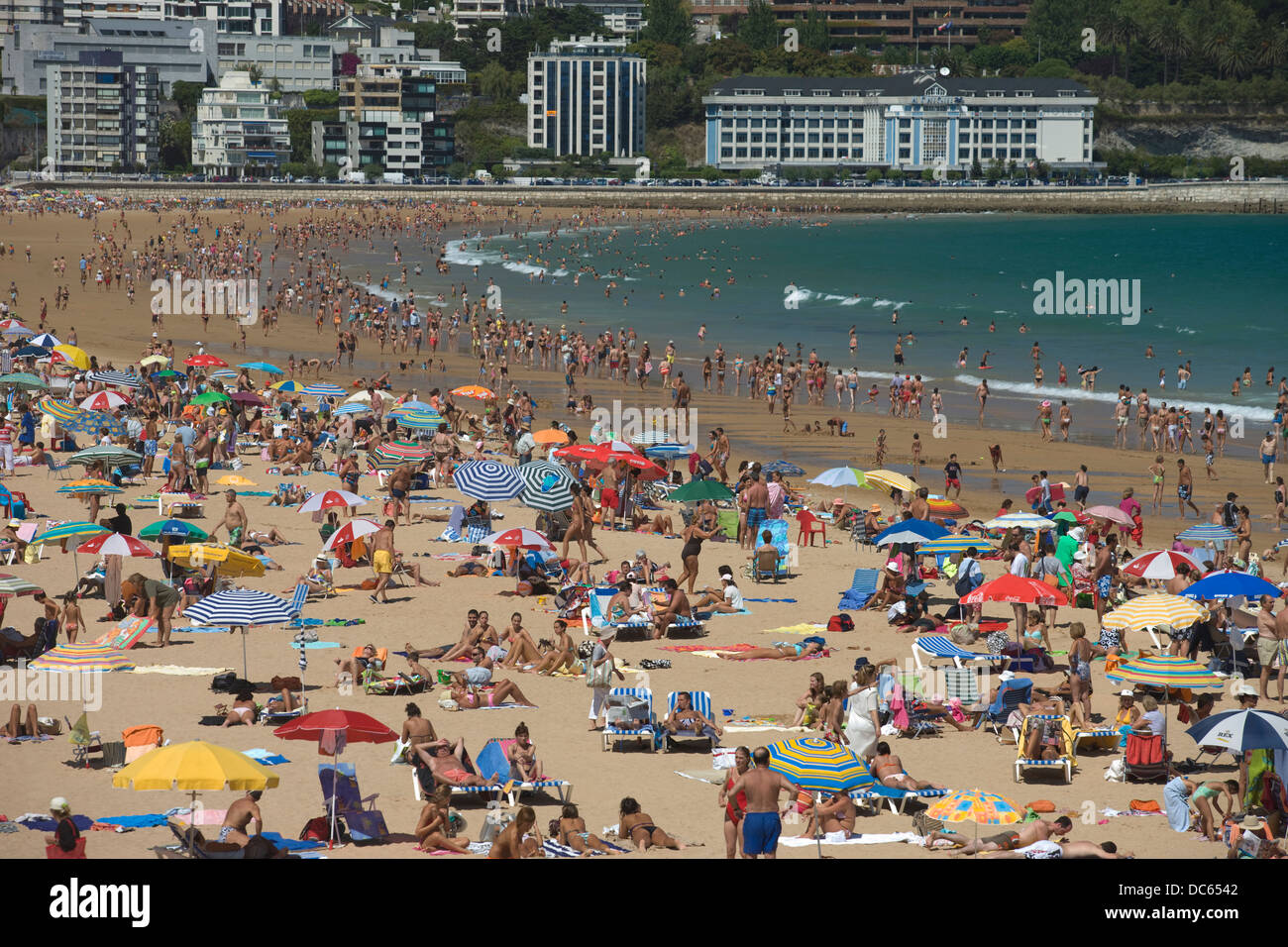 SUNBATHERS SARDINERO BEACH SANTANDER CANTABRIA SPAIN Stock Photo - Alamy