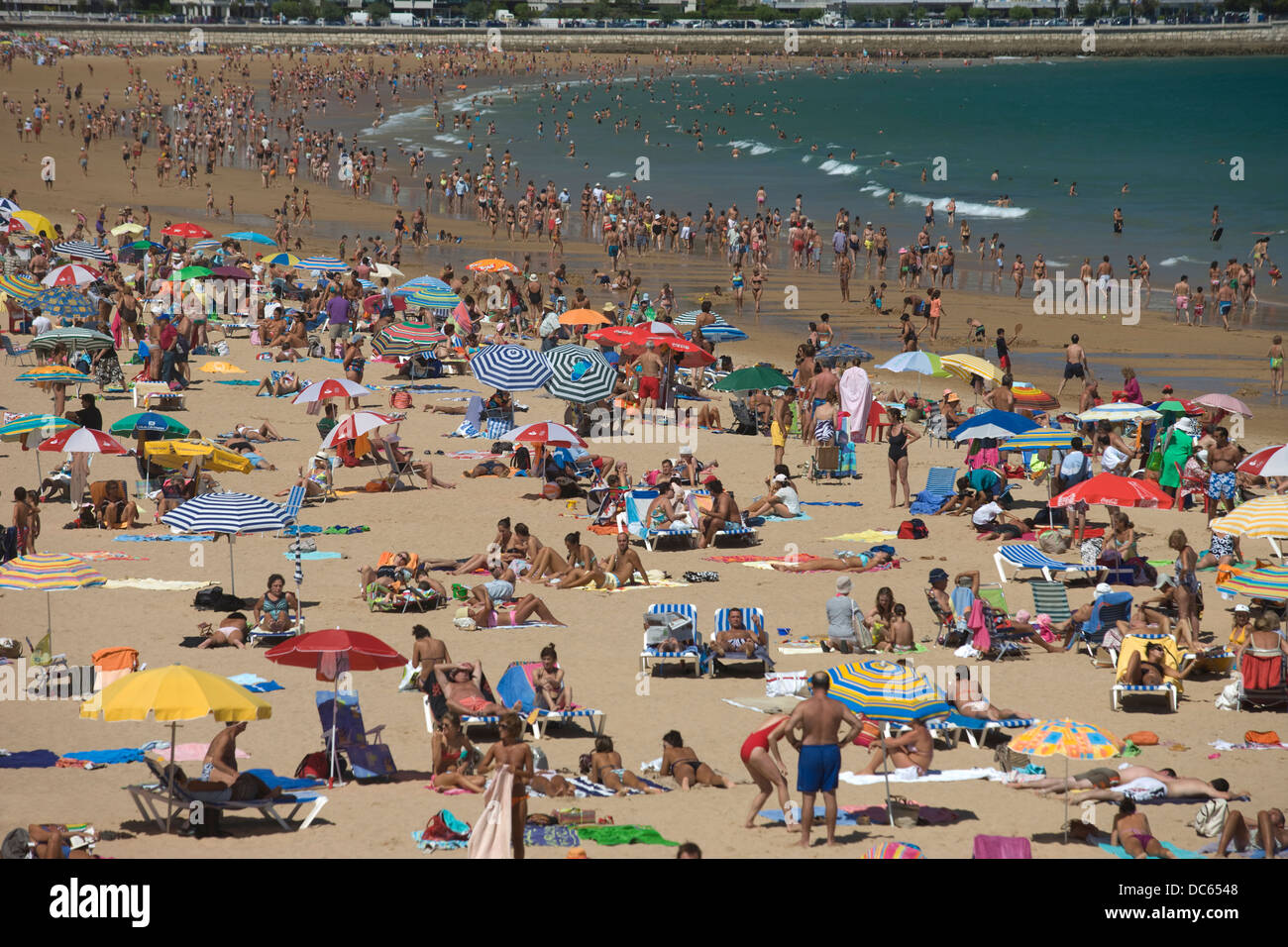 SUNBATHERS SARDINERO BEACH SANTANDER CANTABRIA SPAIN Stock Photo - Alamy