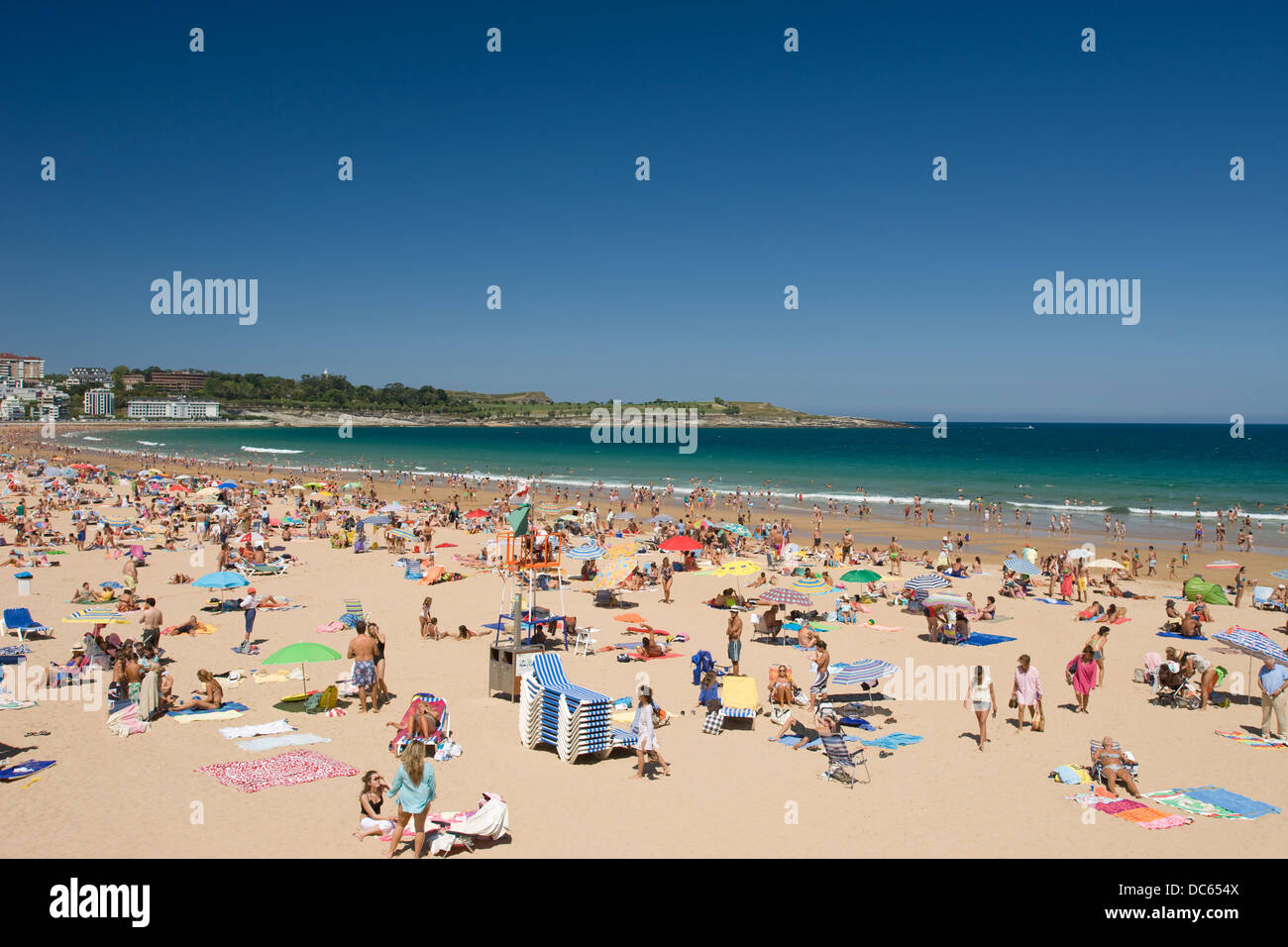 SUNBATHERS SARDINERO BEACH SANTANDER CANTABRIA SPAIN Stock Photo - Alamy