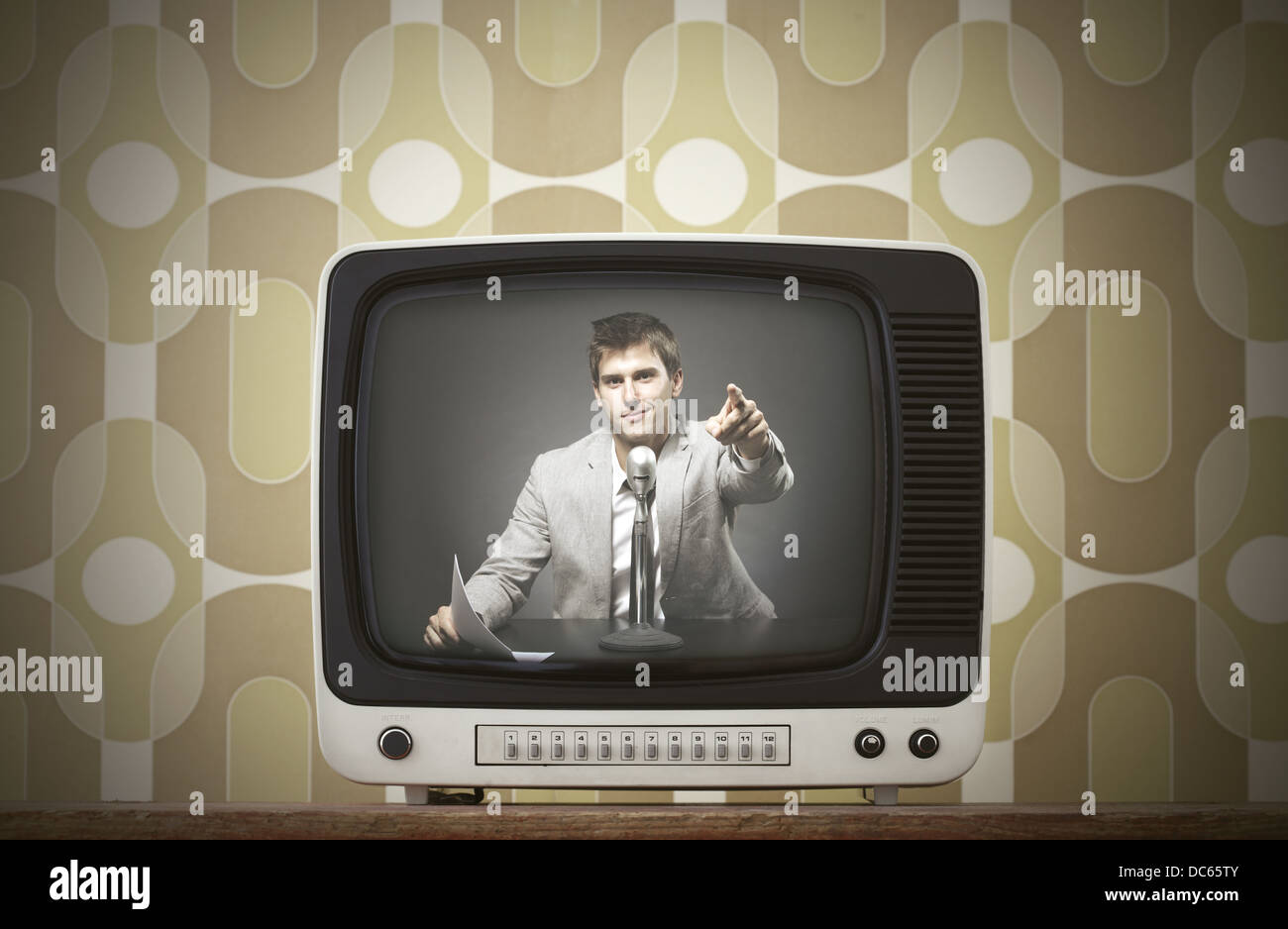 Vintage retro tv radio hi-res stock photography and images - Alamy