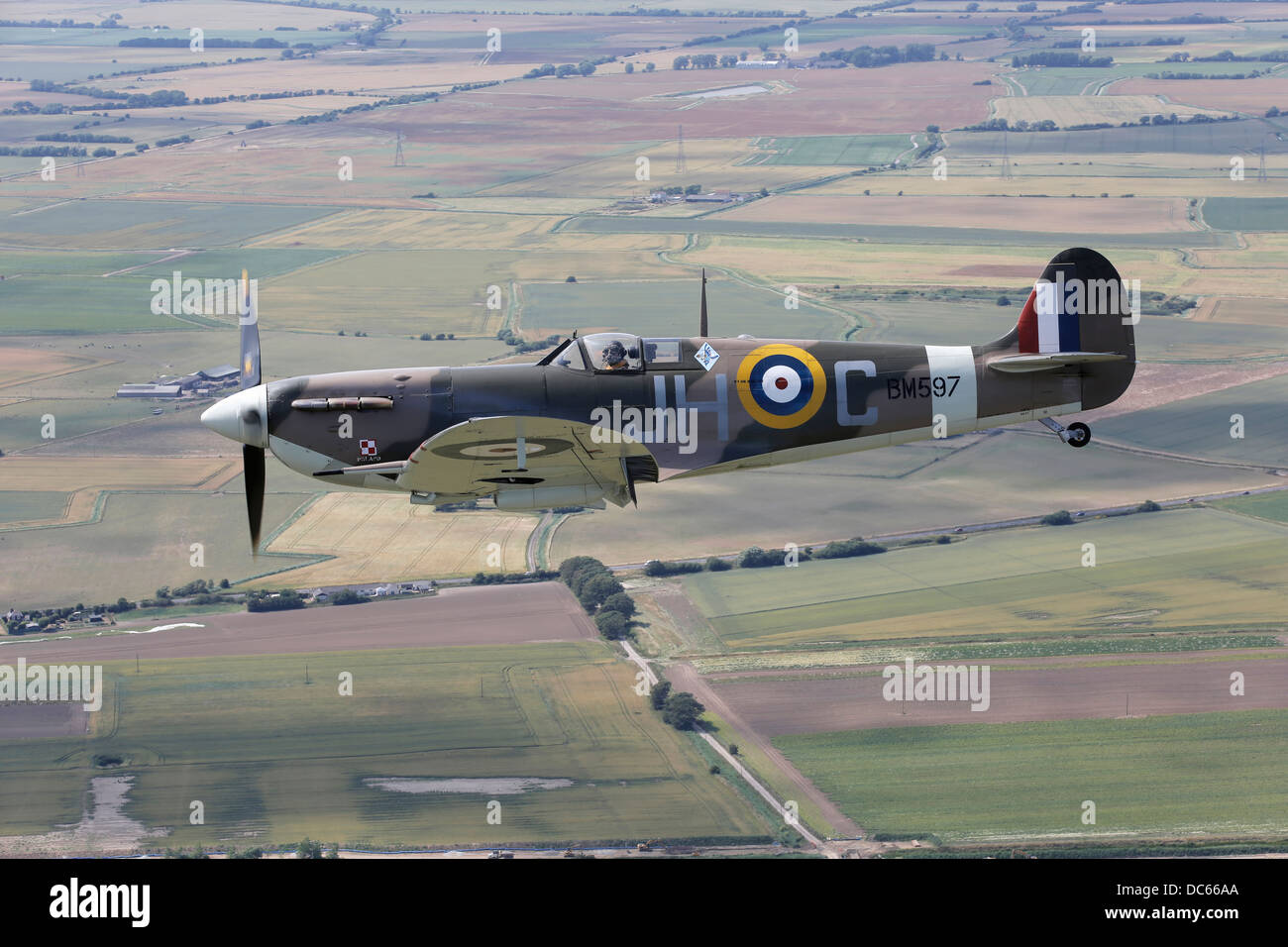 air to air with a classic World War Two fighter - A Vickers Supermarine ...