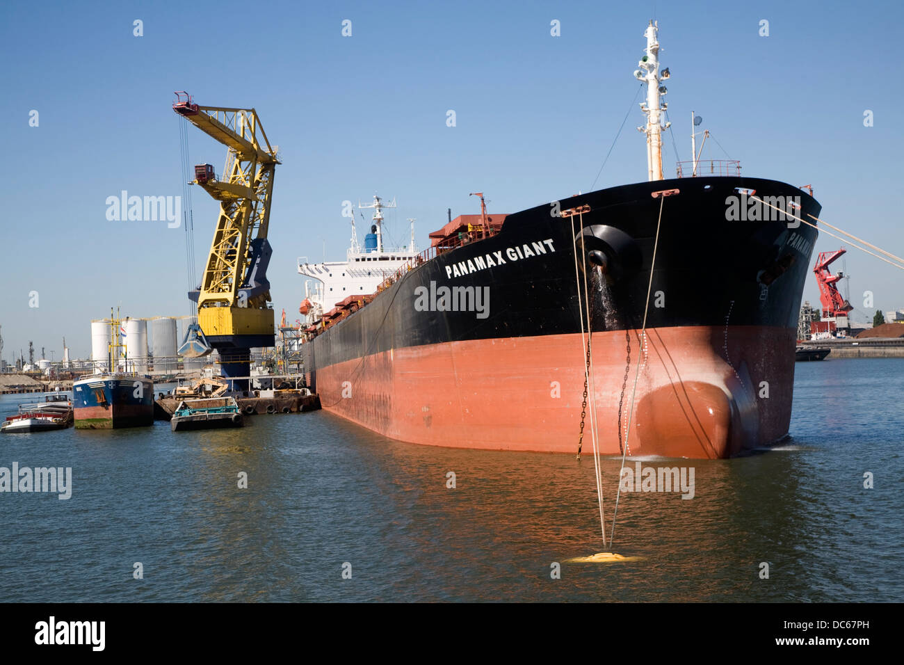 Bulk carrier ship hi-res stock photography and images - Alamy