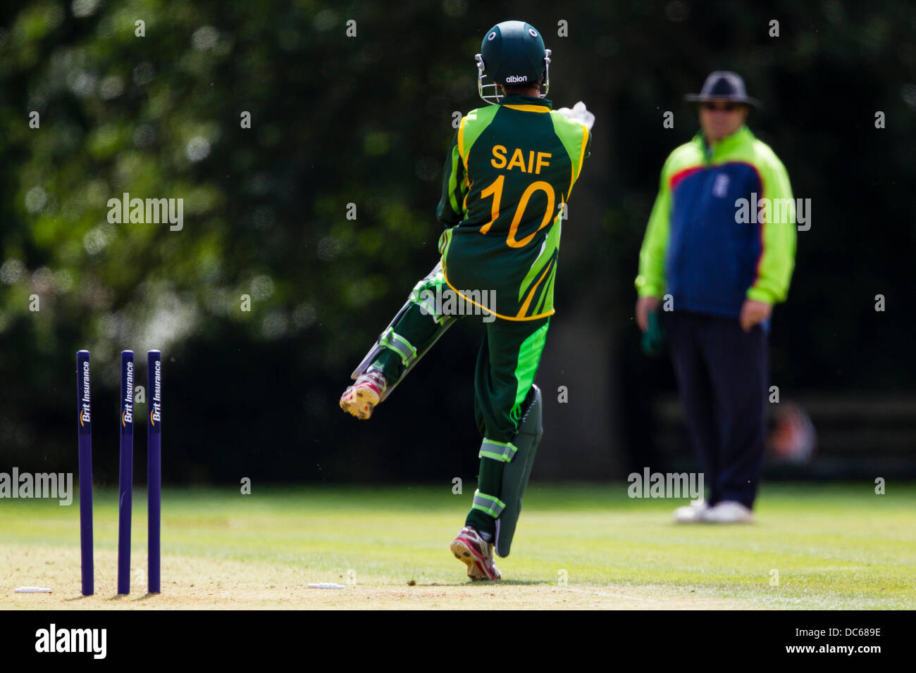 Pakistan wicketkeeper hi-res stock photography and images - Alamy