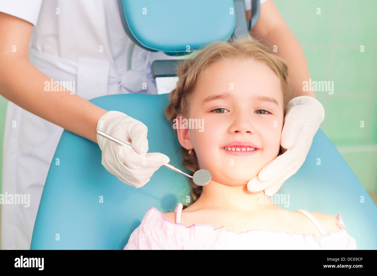 girl visiting dentists, visit the dentist Stock Photo - Alamy