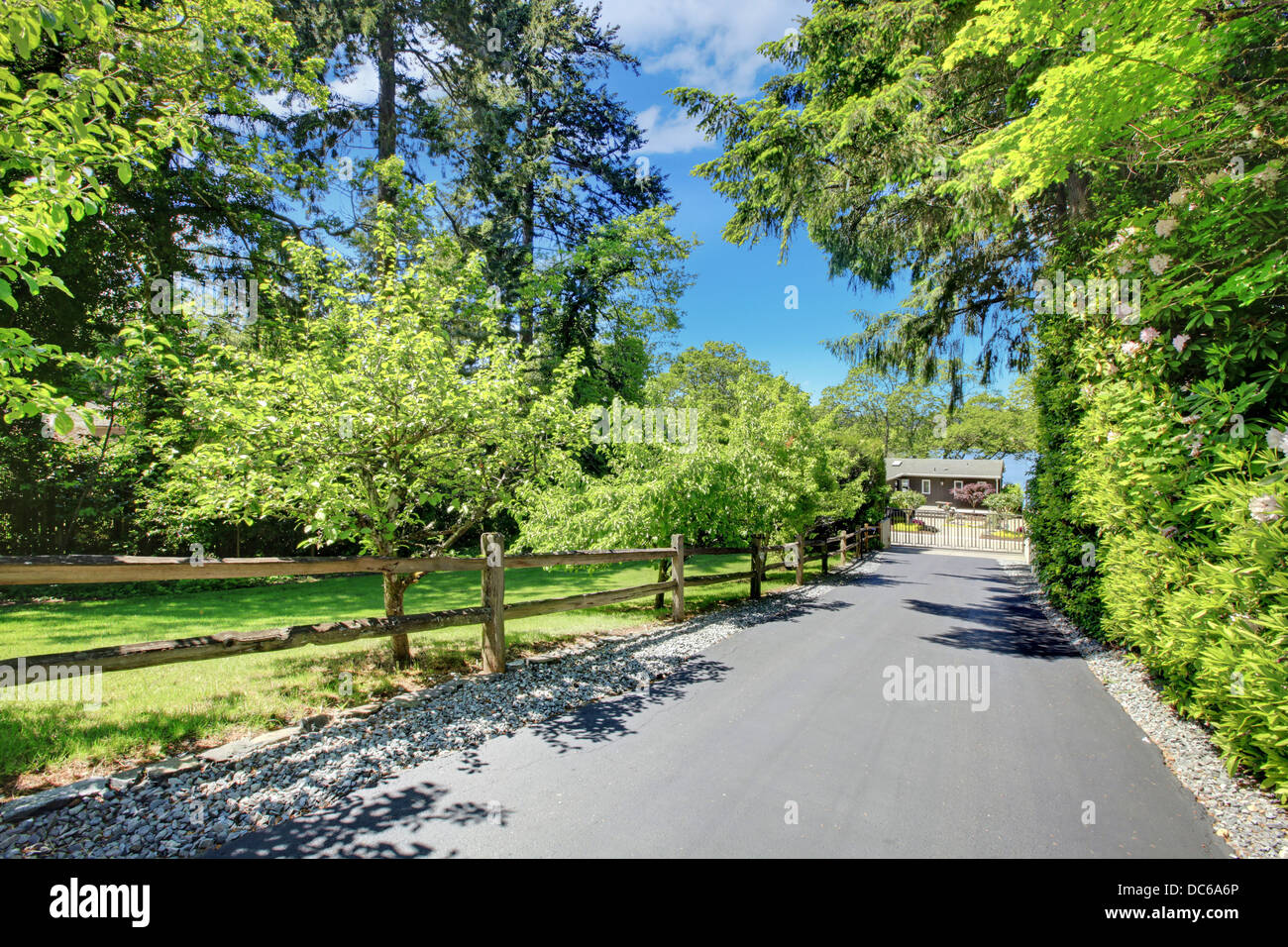 Long private driveway hi-res stock photography and images - Alamy