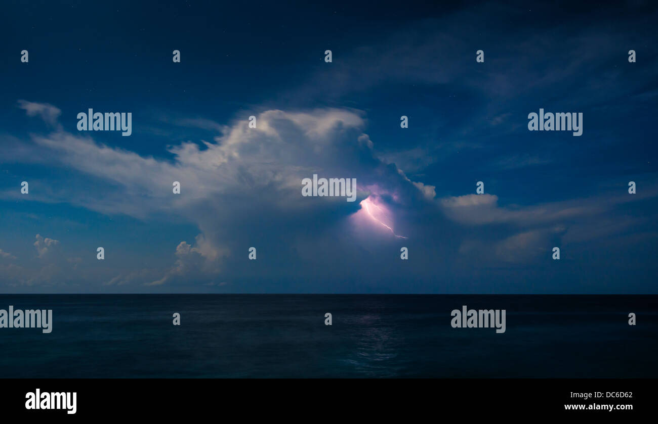 Lightning over water dramatic hi-res stock photography and images - Alamy