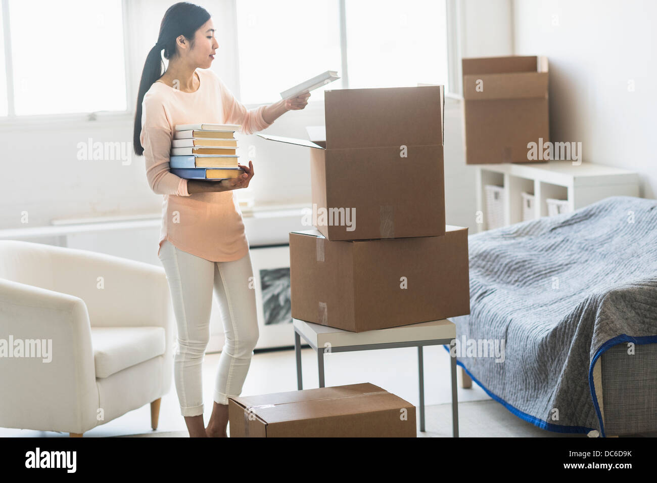 Woman moving home Stock Photo - Alamy