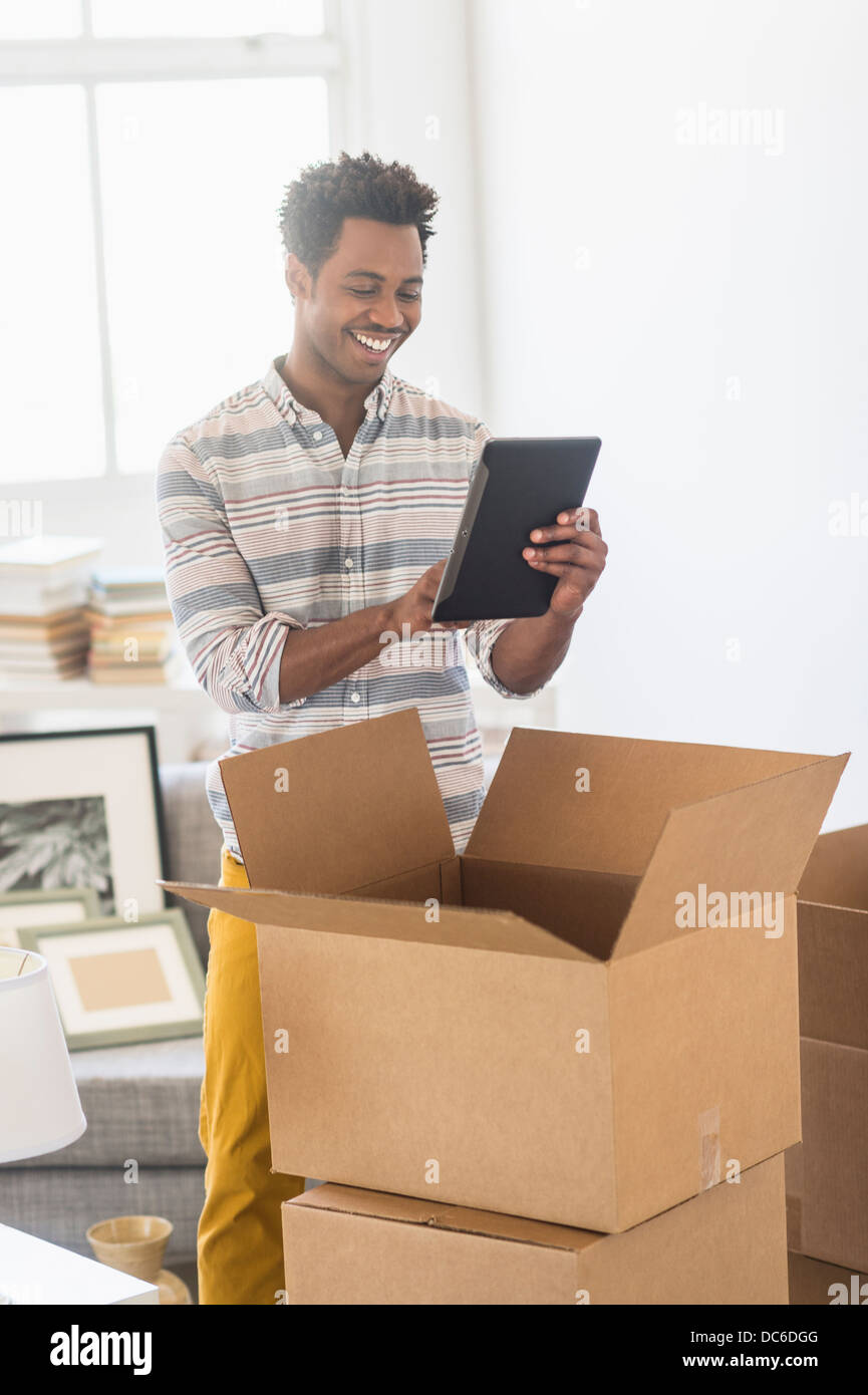 Unpacking digital hi-res stock photography and images - Alamy