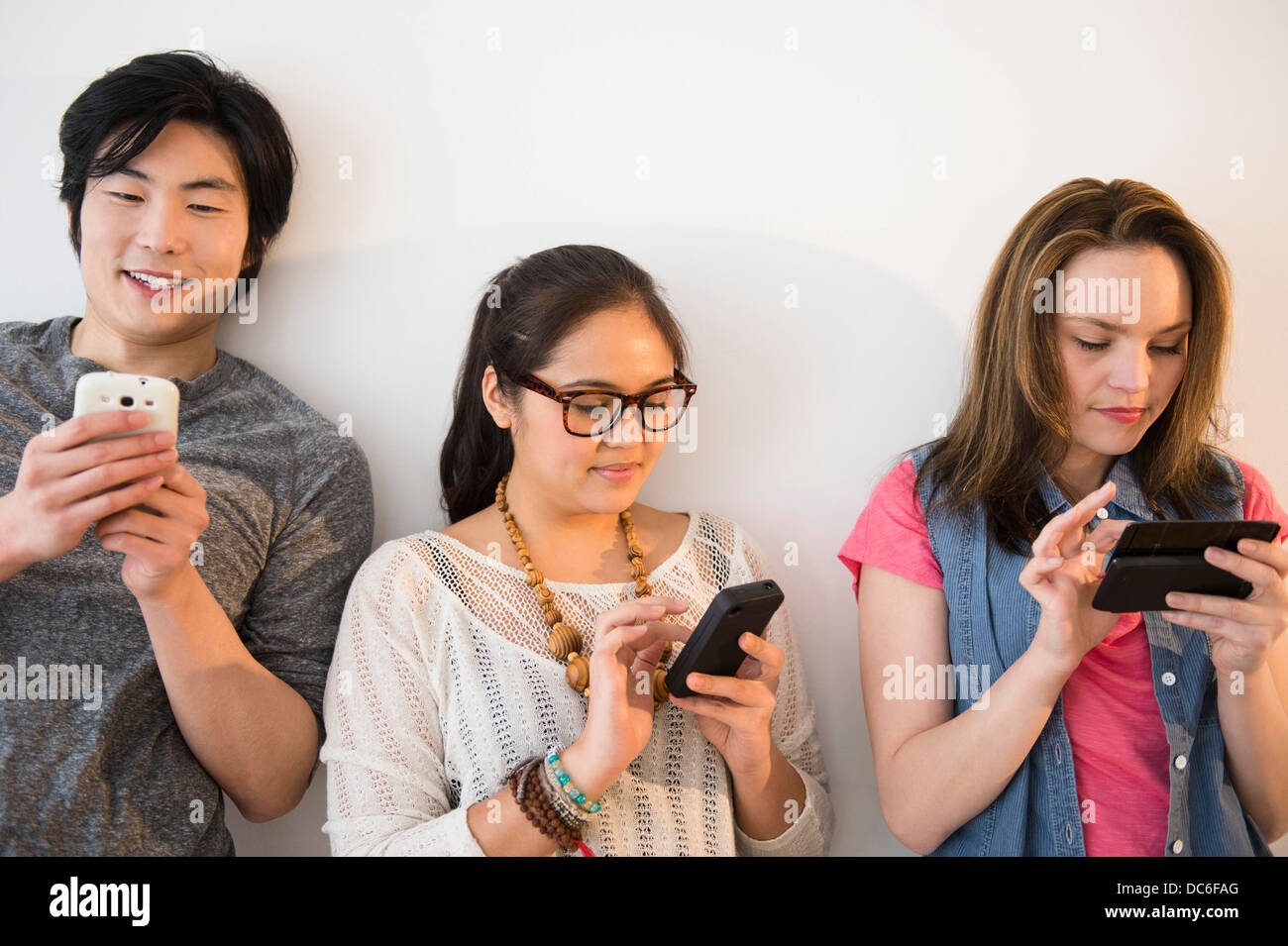 Young men holding mobile phones hi-res stock photography and images - Alamy