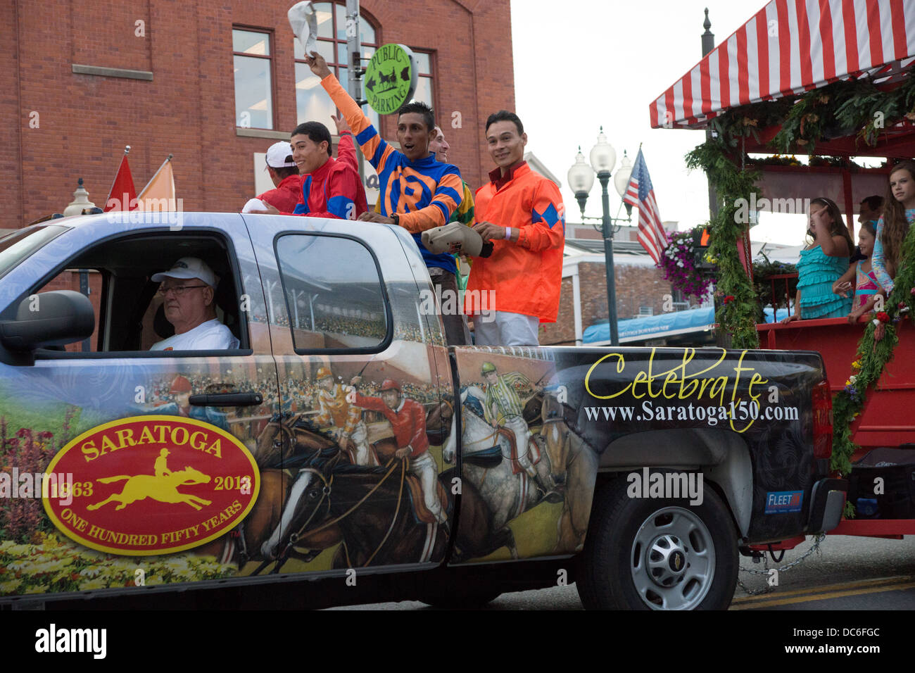 Parade float wave hi-res stock photography and images - Alamy